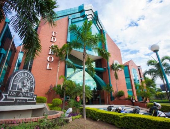 EN 2011, UN DOCENTE DE LA UDABOL RENUNCIÓ POR EL HONORIS CAUSA A EVO ...